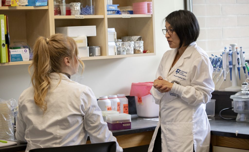 Award-winning microbiologist learns from her students – TRU Newsroom